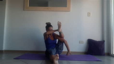 Postura de los ocho ángulos Astavakrasana YouTube