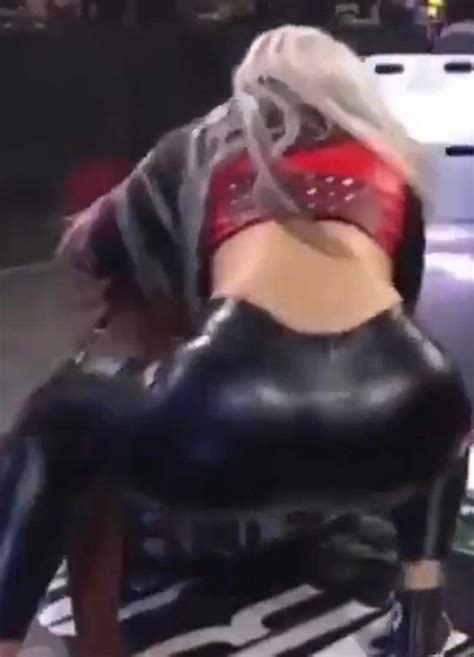 Toni Storm Scrolller