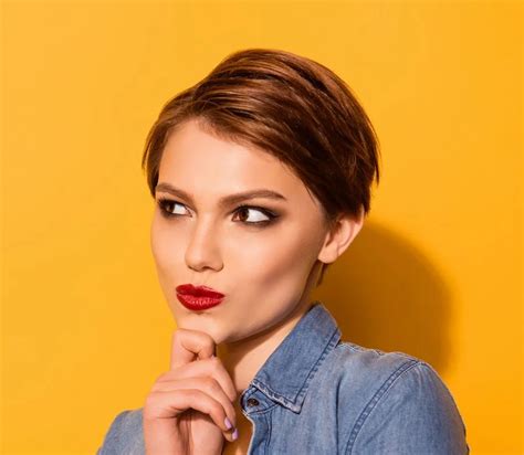 35 Stately Short Layered Bob Hairstyles To Try In 2024