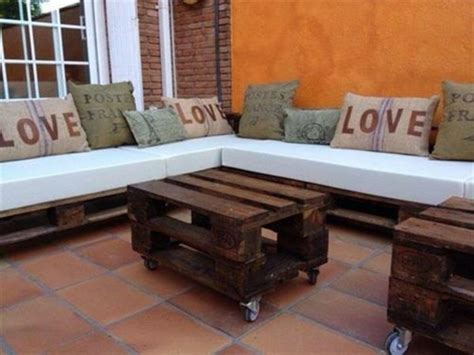 Comment fabriquer un canapé en palette tuto et 60 super idées