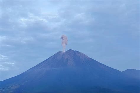 Dalam Sehari Gunung Semeru Alami Ratusan Kali Aktivitas Kegempaan