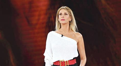 Isola Dei Famosi 2019 Cambia Ancora Giorno Di Programmazione