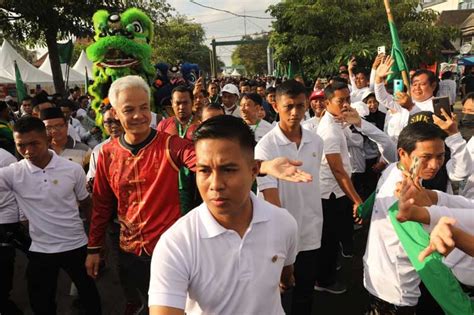 Ganjar Jalan Sehat Bersama Jokowi Dan Puan Di Acara Menuju Satu Abad NU