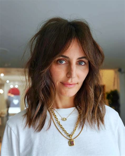 TOP 10 des coupes de cheveux avec frange effilée femme 60 ans la