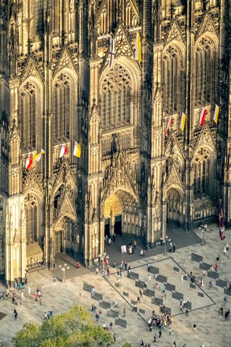 Köln von oben Kirchengebäude Kölner Dom im Altstadt Zentrum im