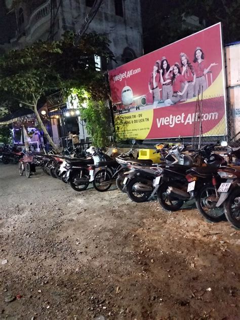 Lẩu Gà Lá É Ku Lì Chuyên Các Món Lẩu Nướng Nhậu Bình Dân