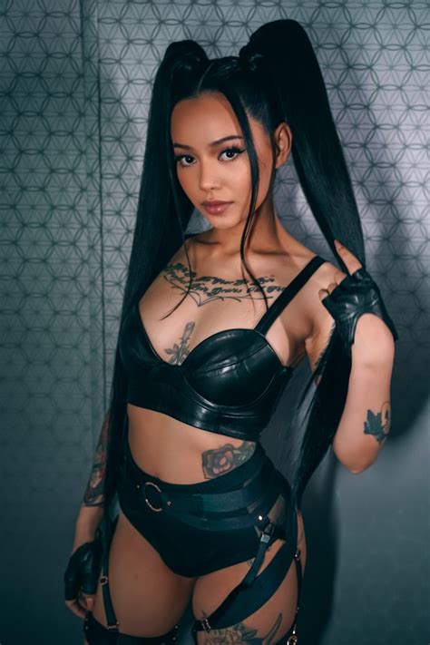 Bella Poarch Build A B Tiktok Star Bella Poarch Signs To Warner Porn