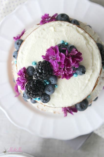 Ullatrulla Backt Und Bastelt Naked Cake Mit Blaubeeren Und Zimt