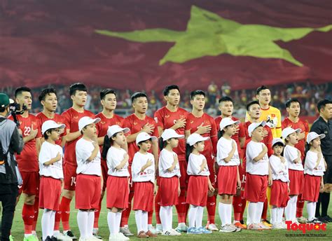 Xúc động hình ảnh CĐV Việt Nam tri ân HLV Park Hang Seo