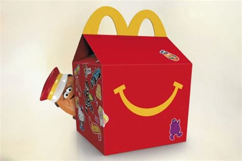 McDonald S Lanza Una Cajita Feliz Para Los Adultos Con Juguetes