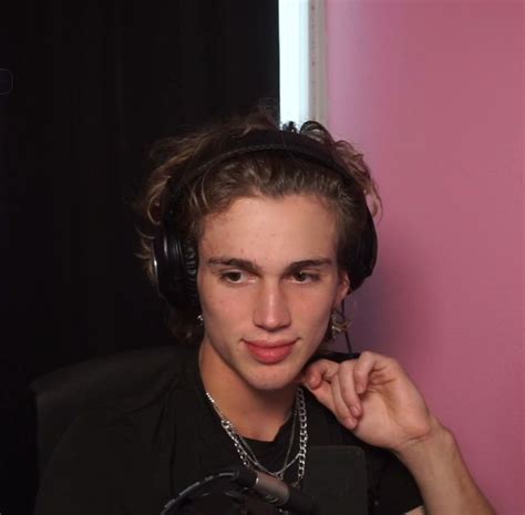 Pin De Inspirations Em Vinnie Hacker Mulher Apaixonada Hacker Amor