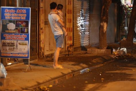 Mua dầu gió rắc ớt bột trị chó thả rông cũng không yên với hàng xóm