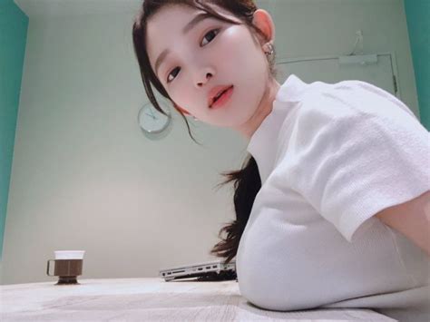 후방주의 꾸르 몸매좋은 여자 인체 예술 여자 교복