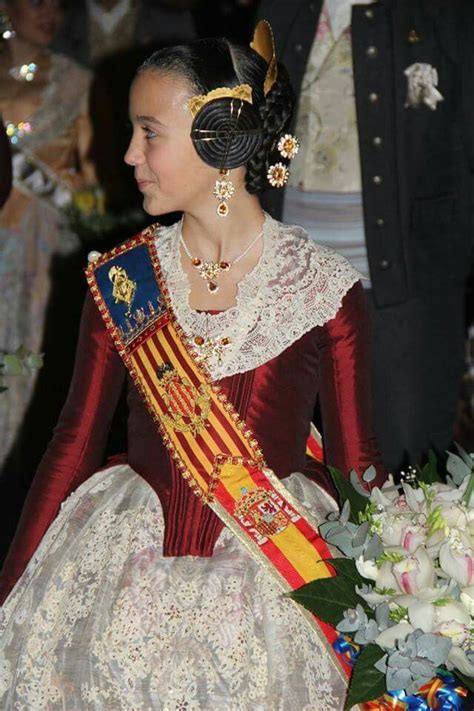 Pin De Marisa Alcobendas Martinez En Trajes De Fallera Trajes De