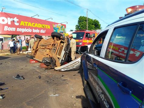 Viatura Da PM Se Envolve Em Acidente E Policiais Saem Ilesos Motorista