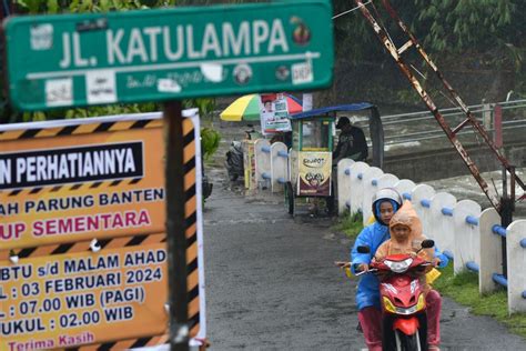 BMKG Prakirakan Sebagian Besar Wilayah Hujan Ringan Pada Senin ANTARA