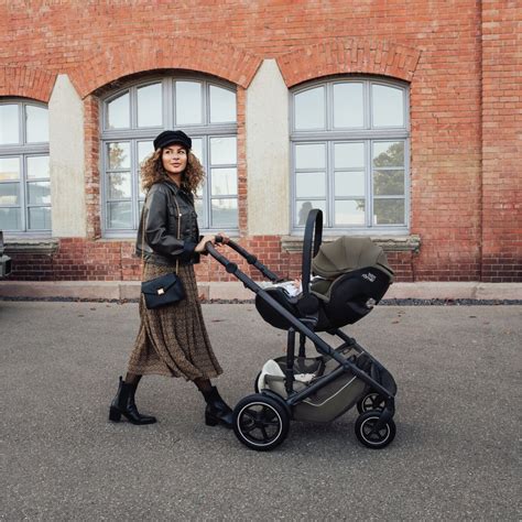 Britax Romer Baby Safe Pro rozkładany obrotowy fotelik samochodowy