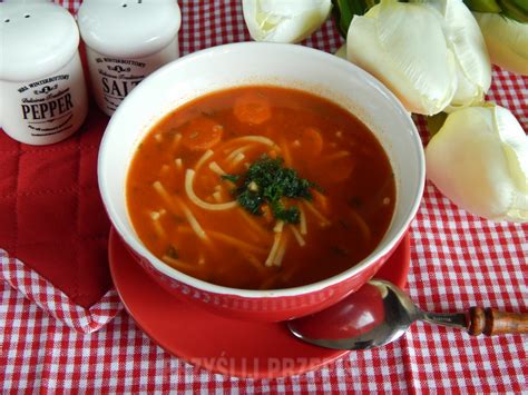Zupa pomidorowa ze swojskich pomidorów i makaronem przepis