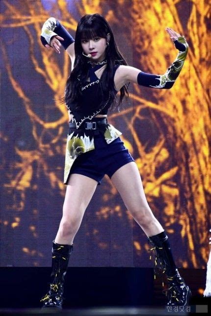 Pin by Zalomon Hebreo on Guardado rápido Concert outfit Stage
