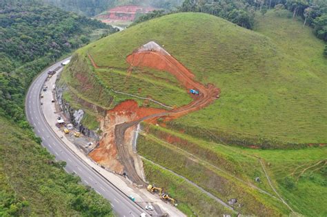 Obras no trecho de planalto da Rodovia dos Tamoios avançam entre