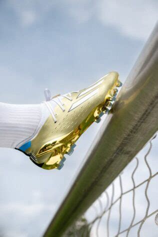 Chuteira que Messi usará na Copa do Mundo é lançada veja fotos LANCE