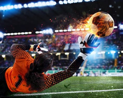 El Portero Atrapa La Bola De Fuego En El Estadio Durante Un Partido De