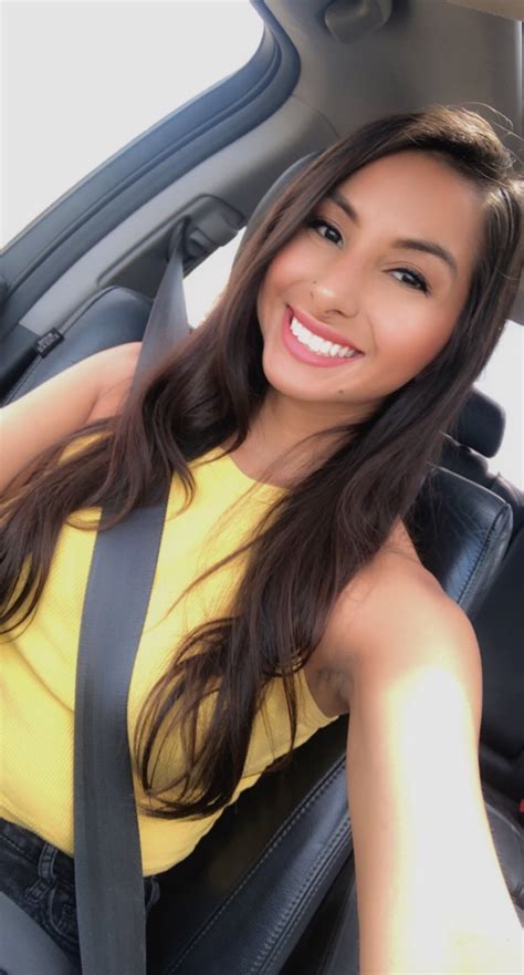 Girls Sexy Self Pics Great Smile Selfie