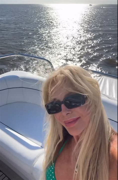 A los 71 años Graciela Alfano deslumbró en microbikini verde y
