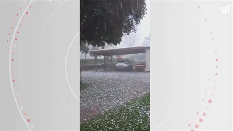 Vídeo VÍDEO Chuva de granizo causa prejuízos a pelo menos 600
