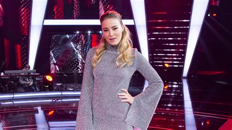 Zien Geraldine Kemper Topless Op Een Bootje Panorama