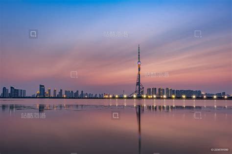 多云天气下黄昏时逆光拍摄沂河对岸中国山东省临沂市电视台 站酷海洛 正版图片 视频 字体 音乐素材交易平台 站酷旗下品牌