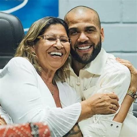 La madre de Dani Alves difunde un video de la presunta víctima de su hijo