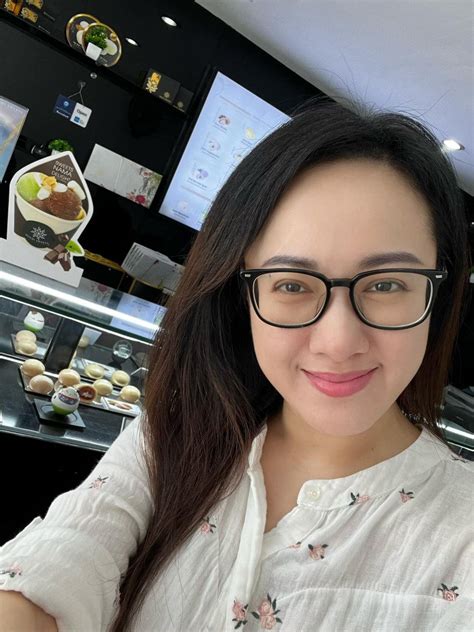 Ngắm không rời nhan sắc BTV Hoài Anh đời thường U50 vẫn có mặt hoa da
