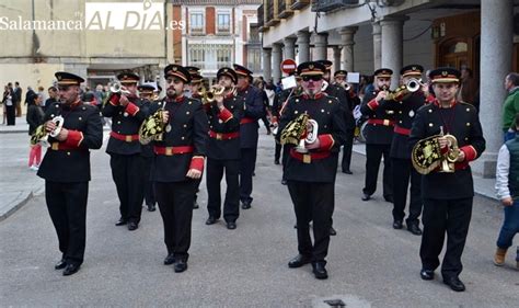 La Banda de Cornetas y Tambores presenta su nuevo uniforme y guión en
