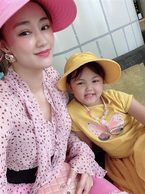Mẹ 1 con quyến rũ nhất Vbiz Tôi có bạn trai để đi ăn đi chơi nhưng