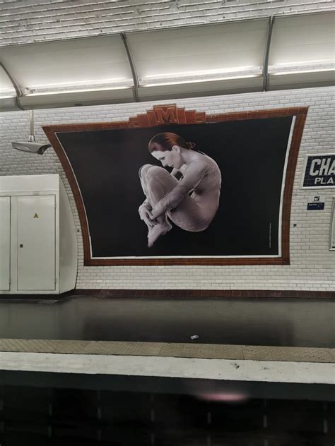 Mylène Farmer s affiche dans le métro et les gares Actualité