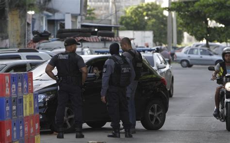 Polícia Civil faz operação contra ladrões de joalherias na Mangueira