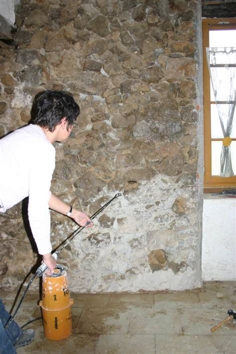 Rejointoyer un mur à pierres vues avec un mortier de chaux Mortier de