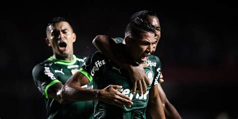 Palmeiras vence clássico contra o Santos no Morumbi e segue líder