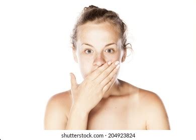 154 Gambar Foto Stok Objek 3D Vektor Embarrassed Nude Woman