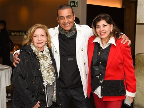 De Look Grifado De R 13 6 Mil Roberta Miranda Comemora Seus 65 Anos