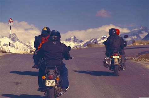 Bagaimana Cara Berkendara Sepeda Motor Yang Baik Di Jalan Raya Adjar