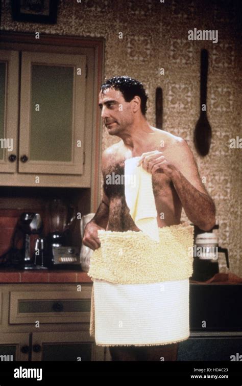 Everybody Loves Raymond Brad Garrett Season 3 1996 2005 © Cbs Courtesy Everett