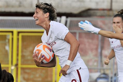 Roma Femminile con Giacinti al top giallorosse già in testa