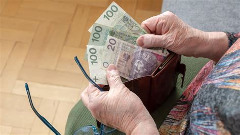 Waloryzacja emerytur 2023 Podwyżki brutto netto TABELA TVN24 Biznes
