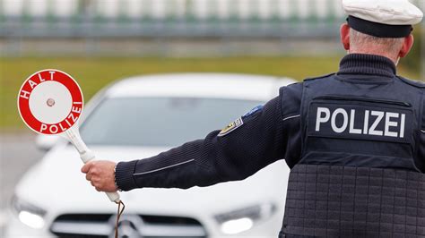 Schutz vor Islamisten und Hooligans Faeser kündigt Kontrollen an