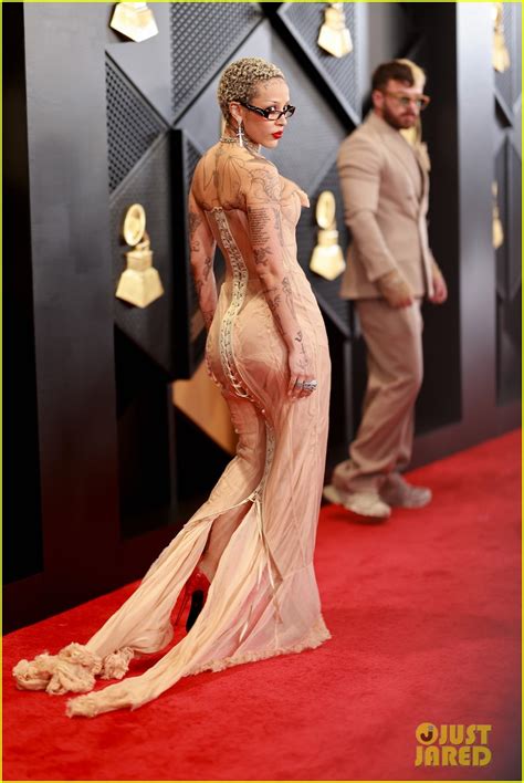 Doja Cat Shows Off Lots Of Skin In Daring Grammys 2024 Look Photo