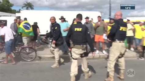 Manifestantes bolsonaristas atacam viaturas no Pará SBT Brasil 07 11 22
