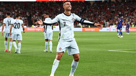 Cristiano Ronaldo faz história e alcança 900 gols na carreira CNN Brasil