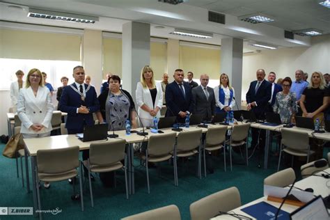 I Sesja Rady Powiatu VII kadencji Artur Berus ponownie wybrany na starostę